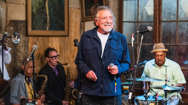 Robert Plant performs Led Zeppelin’s “Stairway to Heaven” for the first time in 16 years - Delta ...